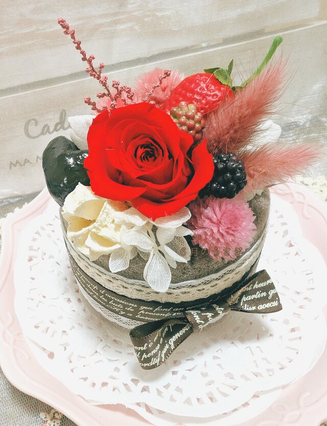 バレンタインケーキアレンジメント | iichi 日々の暮らしを心地よくするハンドメイドやアンティークのマーケットプレイス