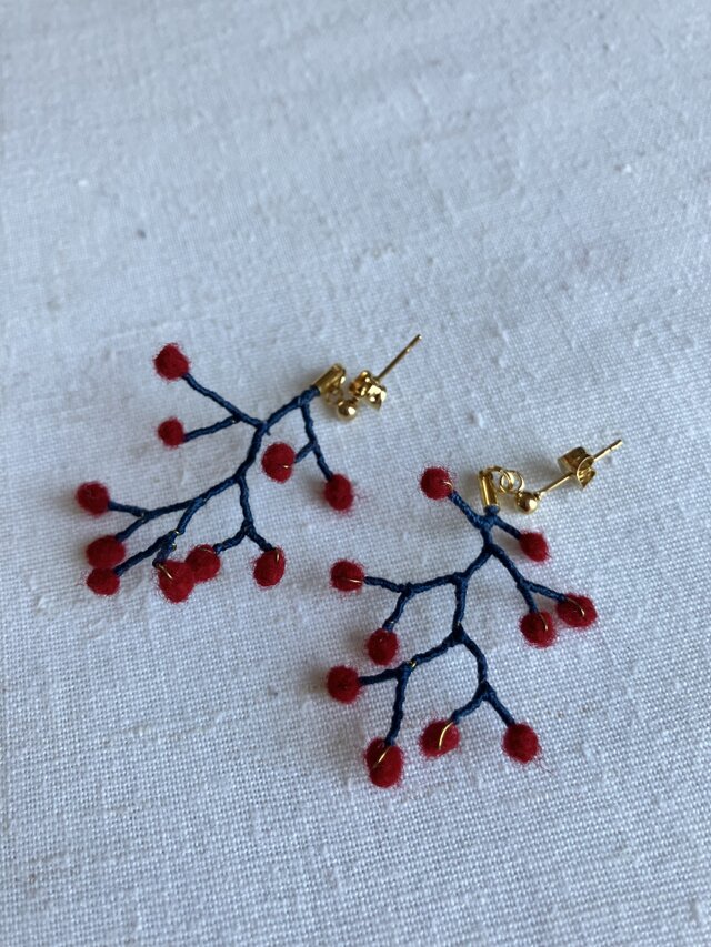 Small seed earrings | iichi 日々の暮らしを心地よくするハンドメイドやアンティークのマーケットプレイス