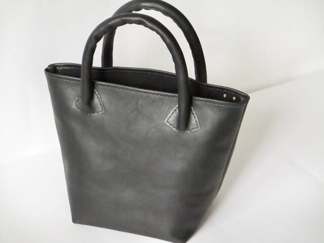 イタリア革のマチありトート（黒) | iichi 日々の暮らしを心地よくするハンドメイドやアンティークのマーケットプレイス