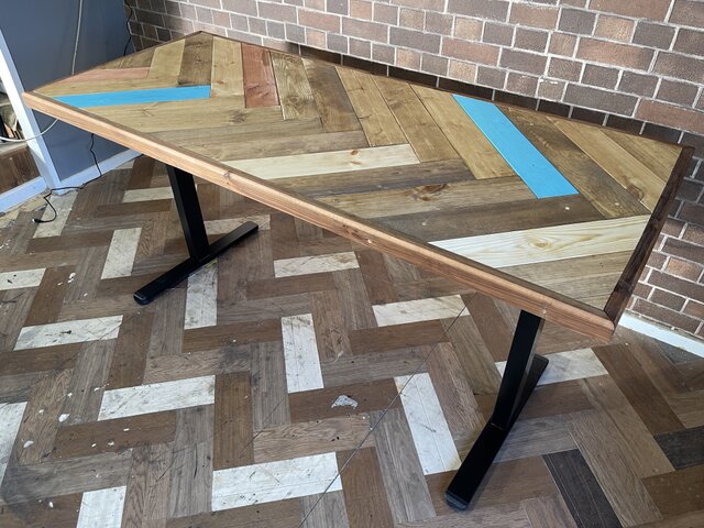 hotaru カウンターテーブル デスク パソコンデスク ヘリンボーン 作業台 リビング カフェ アイアン 昇降式電動脚 | iichi 日々の暮らしを心地よくするハンドメイドやアンティークの ...