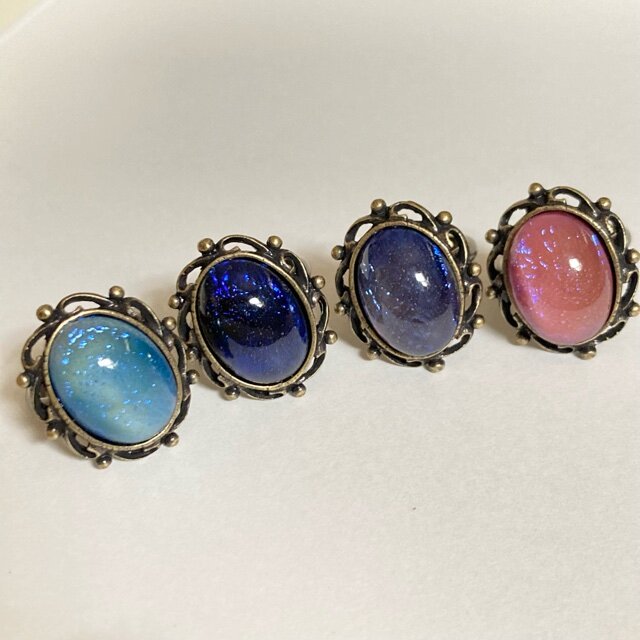 神秘的に輝くドーム型ガラスのリング【ピンク】No.C770 | iichi 日々の暮らしを心地よくするハンドメイドやアンティークのマーケットプレイス