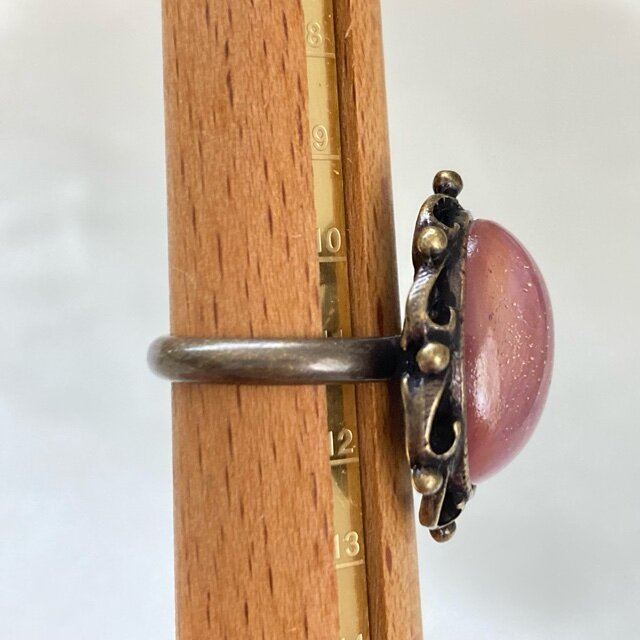 神秘的に輝くドーム型ガラスのリング【ピンク】No.C770 | iichi 日々の暮らしを心地よくするハンドメイドやアンティークのマーケットプレイス