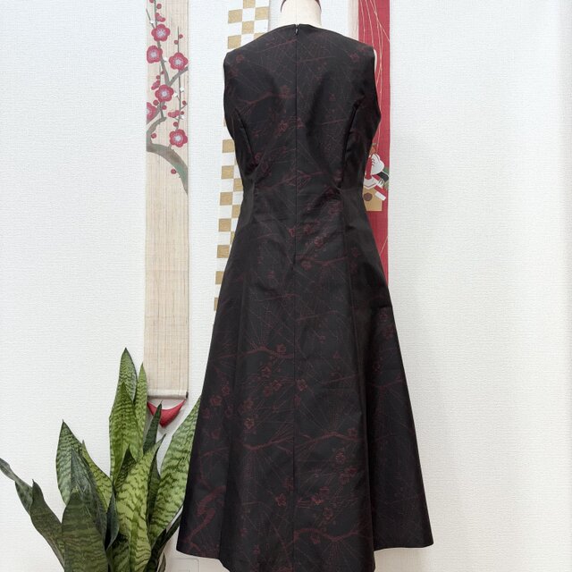 大島紬プリンセスラインワンピース 寒紅梅 | iichi 日々の暮らしを心地よくするハンドメイドやアンティークのマーケットプレイス