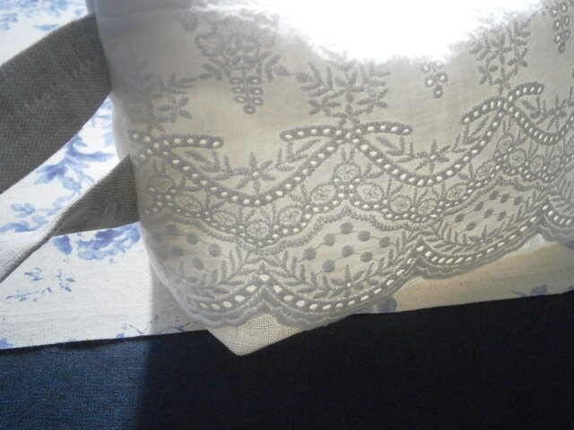 cutwork刺繍×linen PouchSet | iichi 日々の暮らしを心地よくするハンドメイドやアンティークのマーケットプレイス