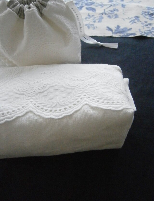 cutwork刺繍×linen PouchSet | iichi 日々の暮らしを心地よくするハンドメイドやアンティークのマーケットプレイス