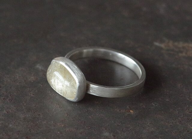 サージェナイト リング | iichi 日々の暮らしを心地よくするハンドメイドやアンティークのマーケットプレイス