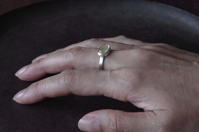 サージェナイト リング | iichi 日々の暮らしを心地よくするハンドメイドやアンティークのマーケットプレイス