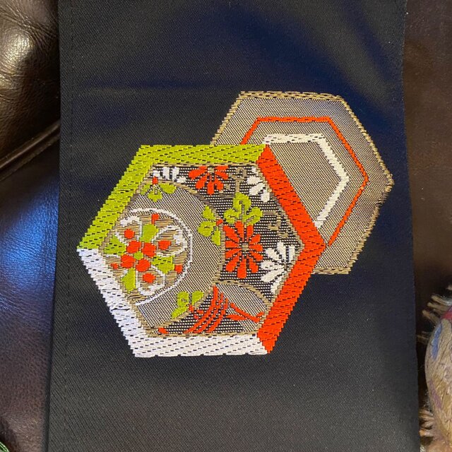 和洋折衷 名古屋帯 サッシュベルト 和装アクセサリー 飾り帯 メイク 着物コーデ L〜LL 亀甲文/お花と植物柄 ROB-33 | iichi 日々の暮らしを心地よくするハンドメイドや ...