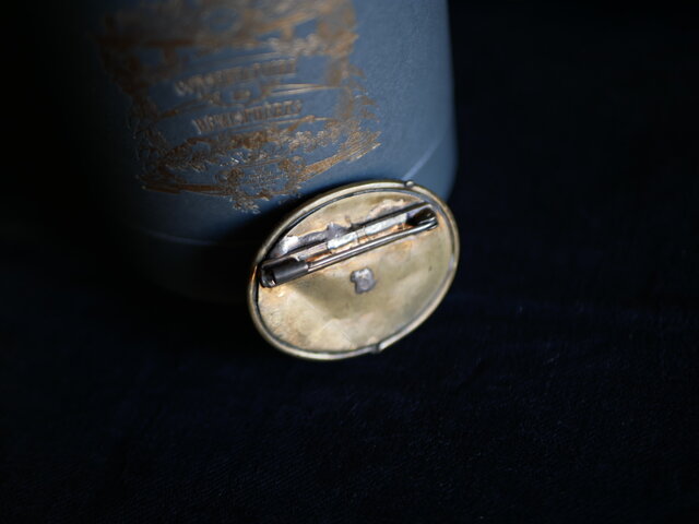 ストーンのヴィンテージブローチ フランスブロカント ヴィンテージ | iichi 日々の暮らしを心地よくするハンドメイドやアンティークのマーケットプレイス