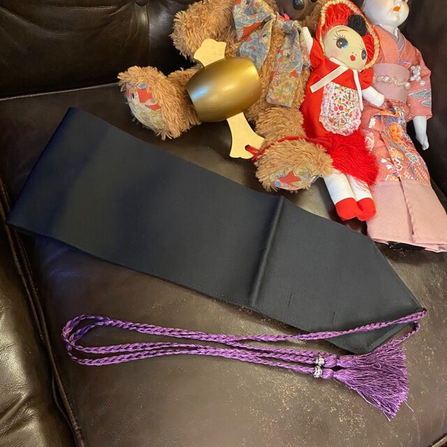 リメイク着物ロングワンピース 帯ベルト付き 和洋折衷 深い黒地に鮮やかなバラが映える和洋折衷の美しさを纏った柄 KW-596 | iichi 日々の暮らしを心地よくするハンドメイドや ...