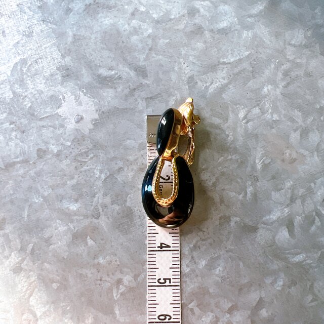 Y1075-ヴィンテージイヤリング U.S.A. 1970〜80s Black acrylic gold-tone drop | iichi 日々の暮らしを心地よくするハンドメイドや ...