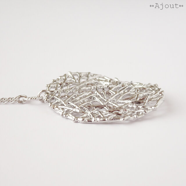 メタルレースモチーフネックレス《N-299》 | iichi 日々の暮らしを心地よくするハンドメイドやアンティークのマーケットプレイス