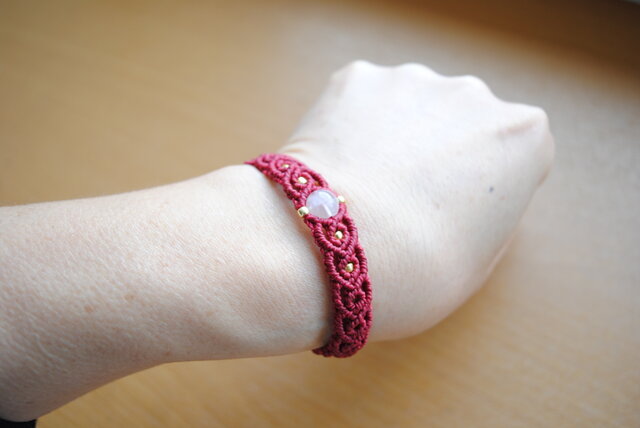 ローズクォーツマクラメブレスレット＊8㎜ | iichi 日々の暮らしを心地よくするハンドメイドやアンティークのマーケットプレイス