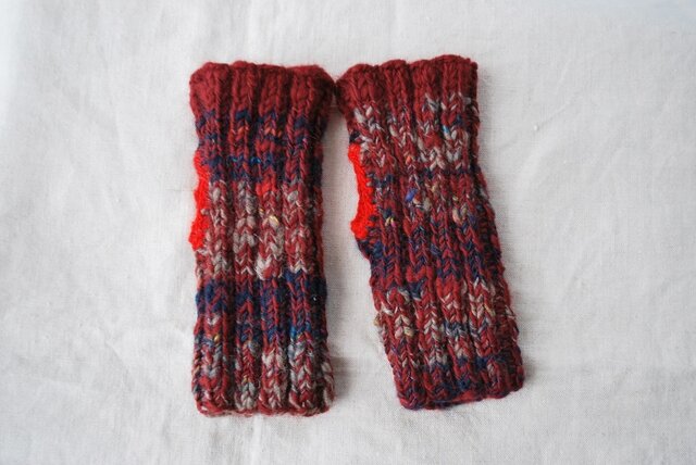 手つむぎ手編みのアームウォーマー 01 | iichi 日々の暮らしを心地よくするハンドメイドやアンティークのマーケットプレイス