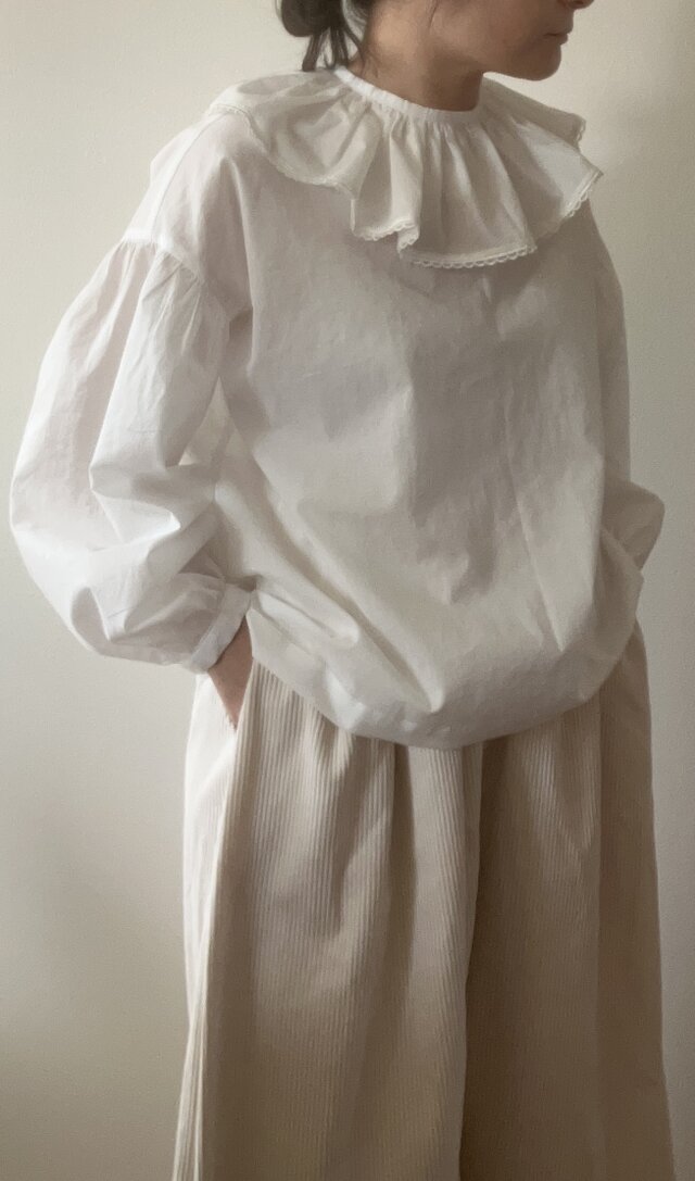 ふんわりホワイトのブラウス（0-to-138) | iichi 日々の暮らしを心地よくするハンドメイドやアンティークのマーケットプレイス