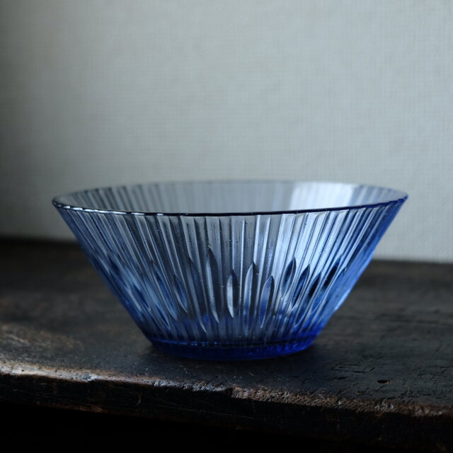 【特価¥2500→¥1800】クールな雰囲気 プレスガラス深鉢 素麺鉢 昭和前~中期 古道具 レトロ ニュートロ | iichi 日々の暮らしを心地よくするハンドメイドやアンティークの ...