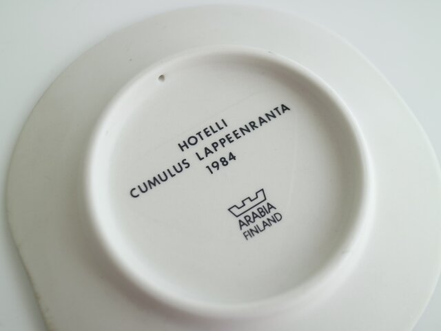 ARABIA / Helja ヘルヤ 小さな陶板/ No.4914 | iichi 日々の暮らしを心地よくするハンドメイドやアンティークのマーケットプレイス