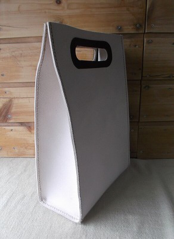 紙袋のような床革手提げ B5サイズ | iichi 日々の暮らしを心地よくするハンドメイドやアンティークのマーケットプレイス