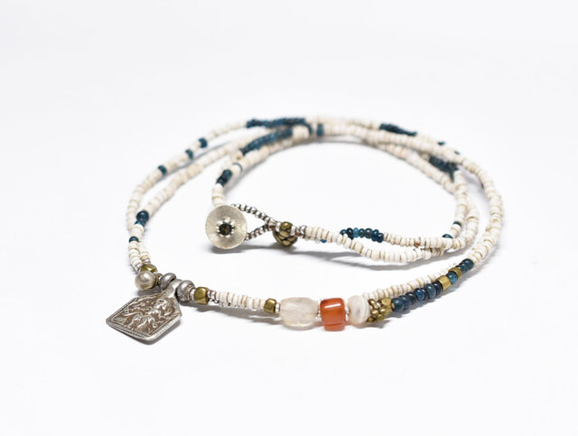 oldインドシルバートップ、古代水晶、ミゾーラムカーネリアン、古代瑪瑙、ホワイト＆インディゴブルービーズの2連ネックレス | iichi 日々の暮らしを心地よくするハンドメイドやアンティークの ...