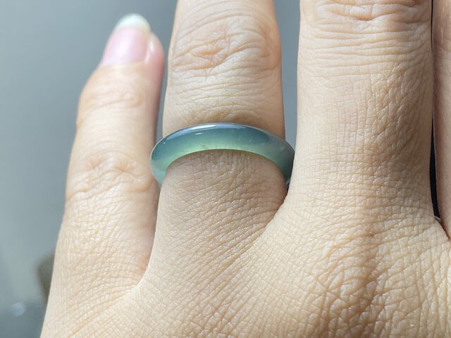 L10-123 ピンキーリング 氷種 灰緑 深緑 10.0号 天然グアテマラ産 A貨 本翡翠 くりぬき リング | iichi 日々の暮らしを心地よくするハンドメイドやアンティークのマーケットプレイス