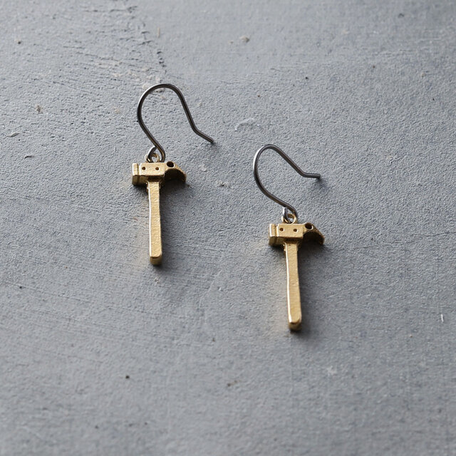 ハンマー｜ピアス｜P563 | iichi 日々の暮らしを心地よくするハンドメイドやアンティークのマーケットプレイス