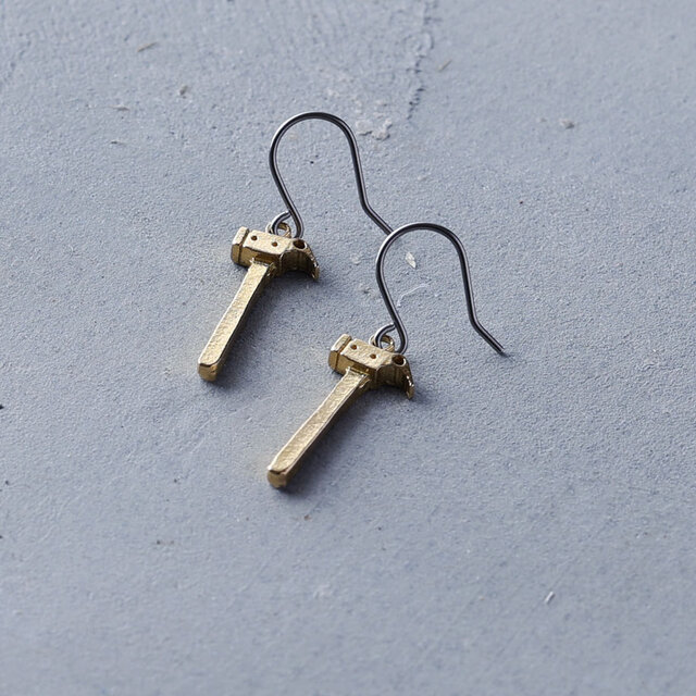 ハンマー｜ピアス｜P563 | iichi 日々の暮らしを心地よくするハンドメイドやアンティークのマーケットプレイス