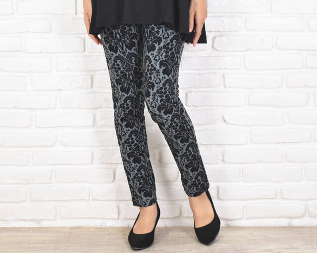 極上の穿き心地！おしゃれなアラベスク柄のスキニーストレートストレッチロングパンツ ブラックグレー | iichi 日々の暮らしを心地よくするハンドメイドやアンティークのマーケットプレイス