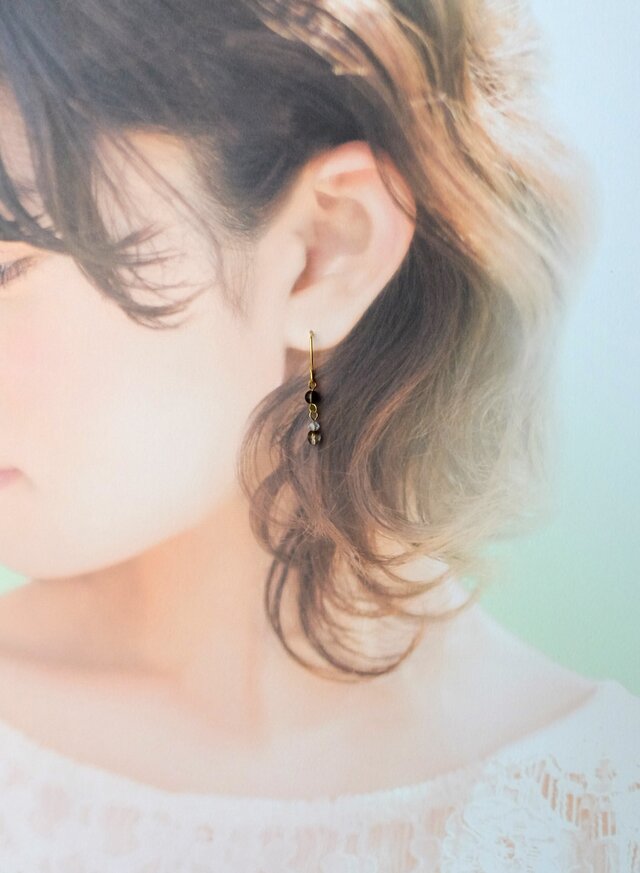 G60【SALE】1点のみ スモーキークォーツのプチスイング♪ピアス（パーツ変更可能） | iichi 日々の暮らしを心地よくするハンドメイドやアンティークのマーケットプレイス