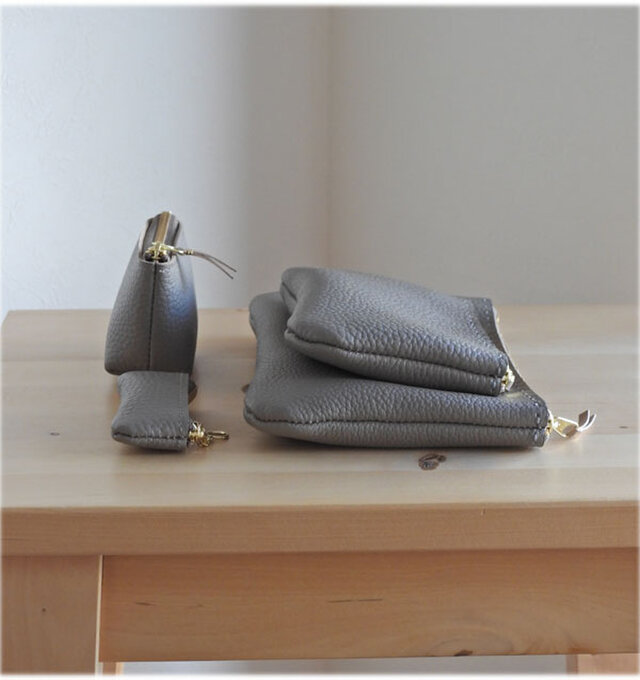 ジップポーチ M サイズ グレージュ（G） | iichi 日々の暮らしを心地よくするハンドメイドやアンティークのマーケットプレイス