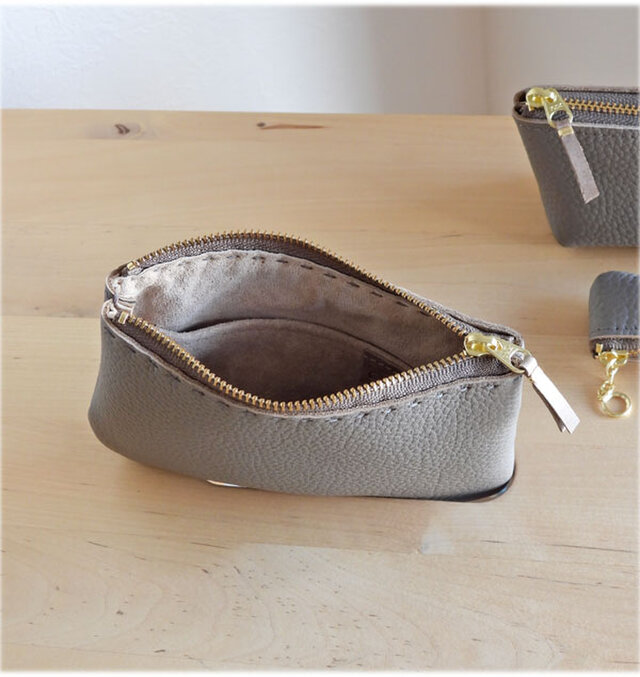 ジップポーチ M サイズ グレージュ（G） | iichi 日々の暮らしを心地よくするハンドメイドやアンティークのマーケットプレイス