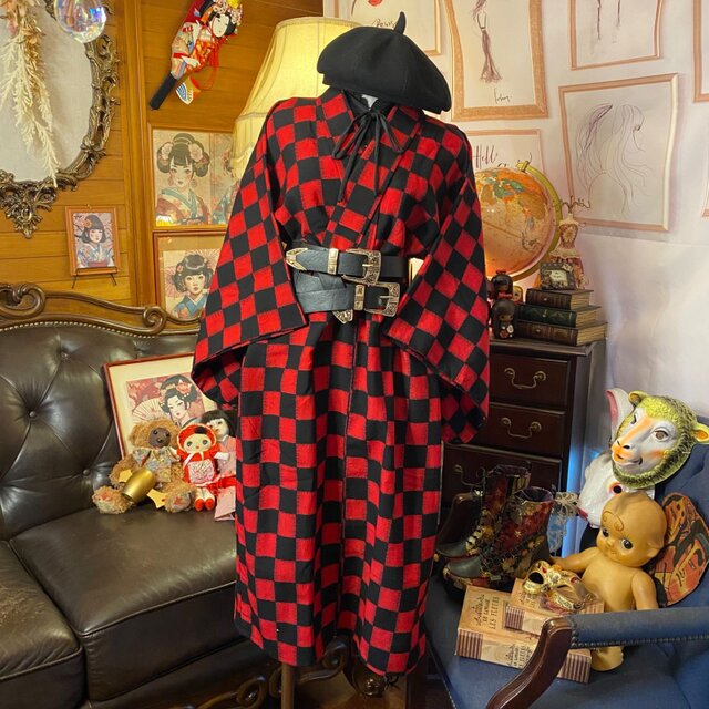 着物ワンピース リメイク アンサンブル ダブルバックルゴムベルト 和洋折衷 かっこいい赤と黒の市松模様 aKW-72 | iichi 日々の暮らしを心地よくするハンドメイドやアンティークの ...