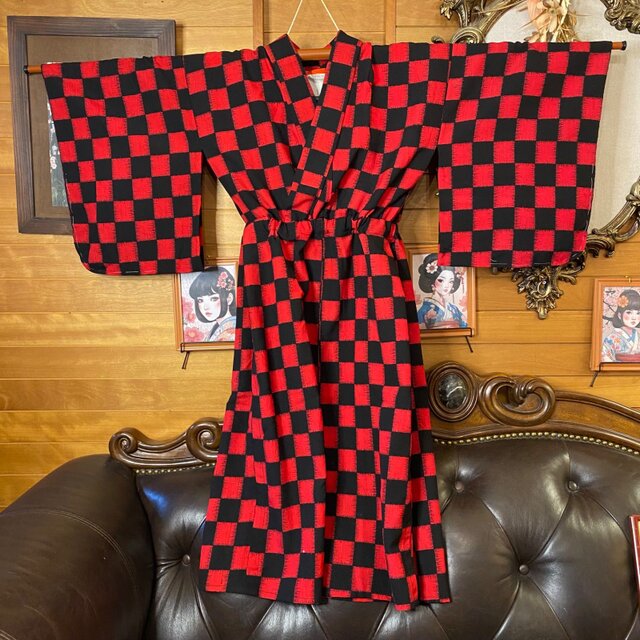 着物ワンピース リメイク アンサンブル ダブルバックルゴムベルト 和洋折衷 かっこいい赤と黒の市松模様 aKW-72 | iichi 日々の暮らしを心地よくするハンドメイドやアンティークの ...