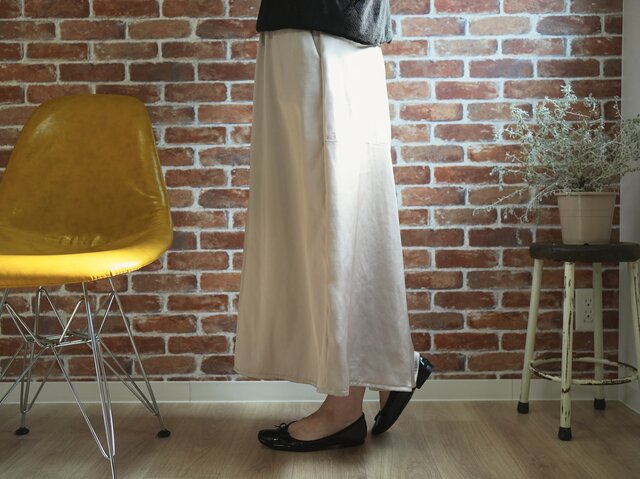 サテンロングスカート・ベージュ No.319 | iichi 日々の暮らしを心地よくするハンドメイドやアンティークのマーケットプレイス