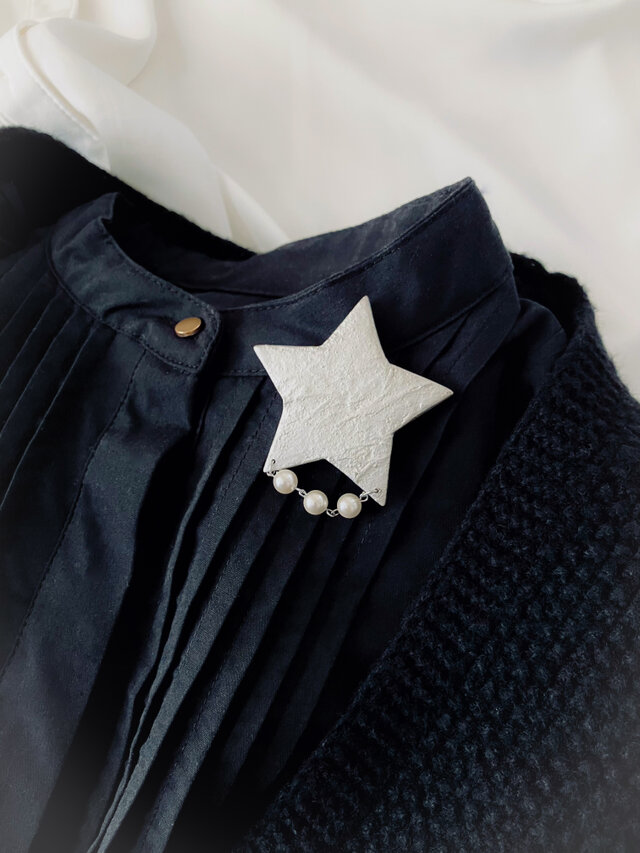 星のブローチ (パール/シルバー) large | iichi 日々の暮らしを心地よくするハンドメイドやアンティークのマーケットプレイス