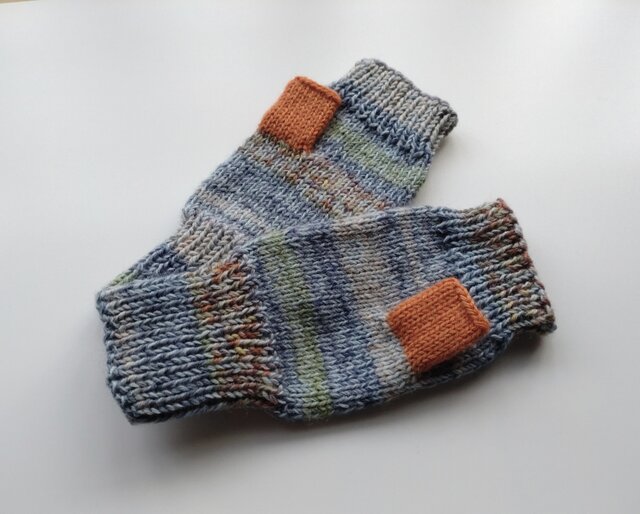 引き揃え編みのハンドウォーマー 9683A | iichi 日々の暮らしを心地よくするハンドメイドやアンティークのマーケットプレイス