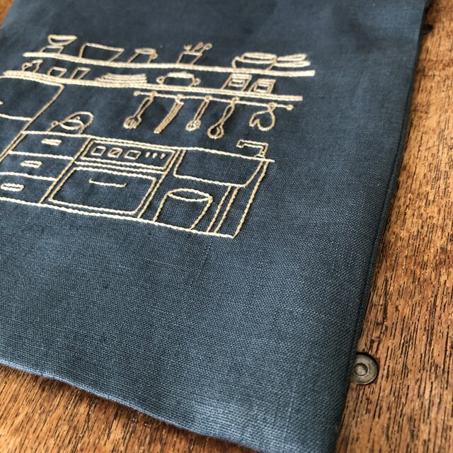 7日間限定10%オフ！手刺繍大判ポーチ | iichi 日々の暮らしを心地よくするハンドメイドやアンティークのマーケットプレイス