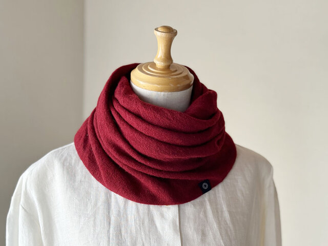 温度を纏う。純カシミヤねじりスヌード[Basic Design]Dレッド | iichi 日々の暮らしを心地よくするハンドメイドやアンティークのマーケットプレイス