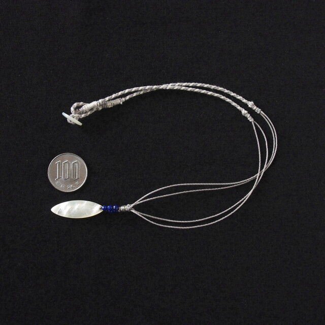 Marquise Pendant（ホワイトシェル×ラピスラズリ） | iichi 日々の暮らしを心地よくするハンドメイドやアンティークのマーケットプレイス