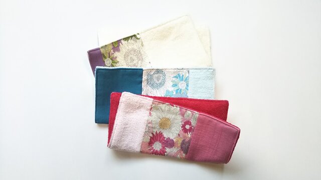 ハンカチ ガーゼ×パイル リバティ Small Susanna パッチ 約20cm角 3色組 | iichi 日々の暮らしを心地よくするハンドメイドやアンティークのマーケットプレイス