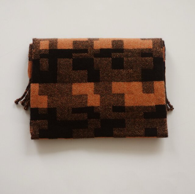 手織りカシミアマフラー・・柿色×黒 | iichi 日々の暮らしを心地よくするハンドメイドやアンティークのマーケットプレイス