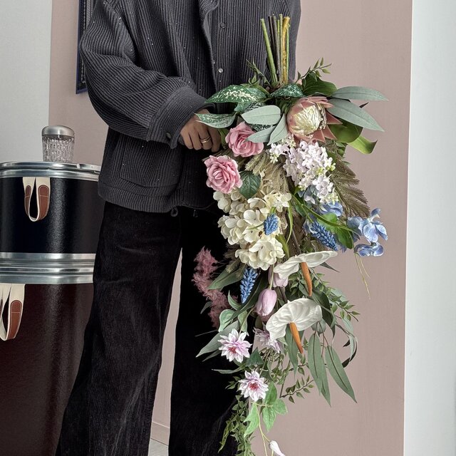 【迫力の90cm！】ツルにはトクレマチスを。スイトピー、ムスカリ、チューリップetc/春の花を束ねたボリュームスワッグ！ | iichi 日々の暮らしを心地よくするハンドメイドやアンティークの ...