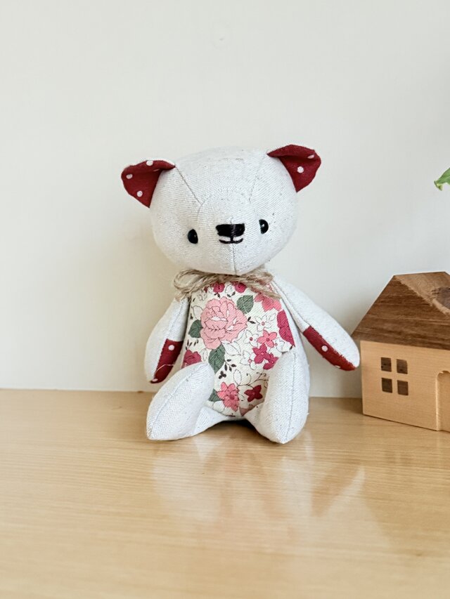 【受注制作】リネンのくまちゃん（YUWAフラワー・レッド） | iichi 日々の暮らしを心地よくするハンドメイドやアンティークのマーケットプレイス