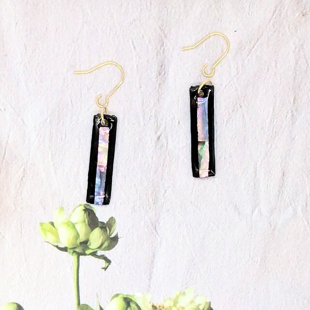 螺鈿と黒漆の短冊シェルスティックピアスイヤリング【2104】のコピー | iichi 日々の暮らしを心地よくするハンドメイドやアンティークのマーケットプレイス