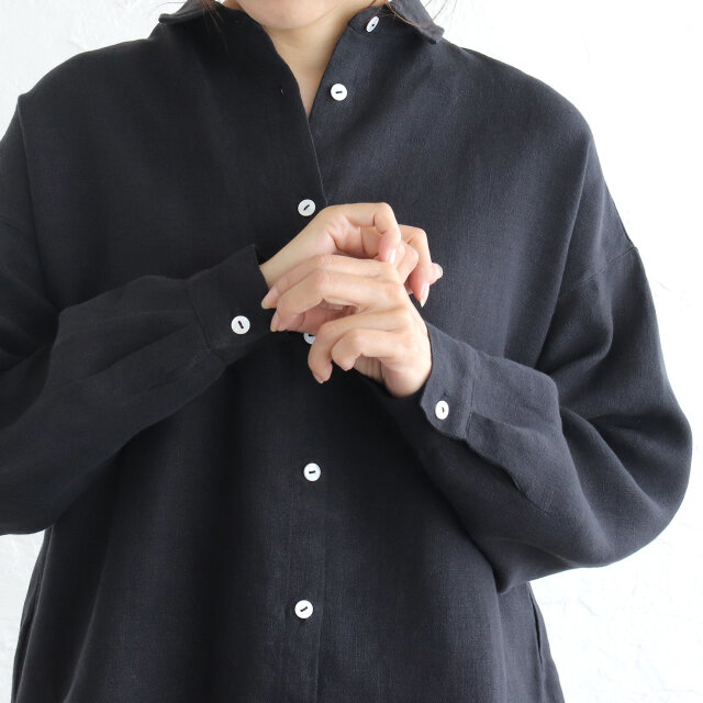 柔らかな リネン シャツブラウス （ネイビーブラック）TP18 | iichi 日々の暮らしを心地よくするハンドメイドやアンティークのマーケットプレイス