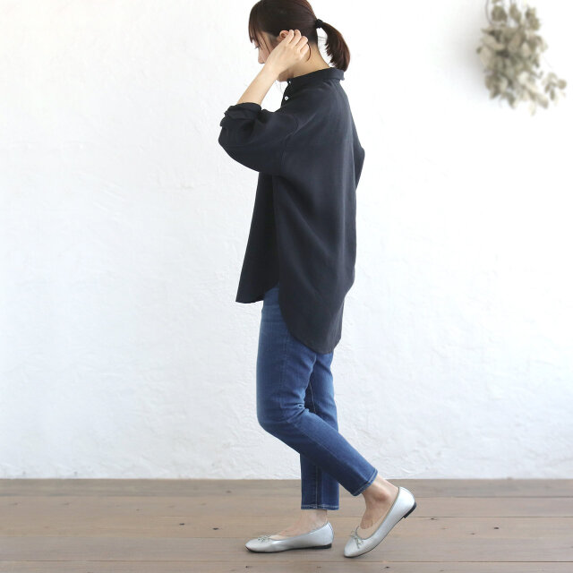 柔らかな リネン シャツブラウス （ネイビーブラック）TP18 | iichi 日々の暮らしを心地よくするハンドメイドやアンティークのマーケットプレイス