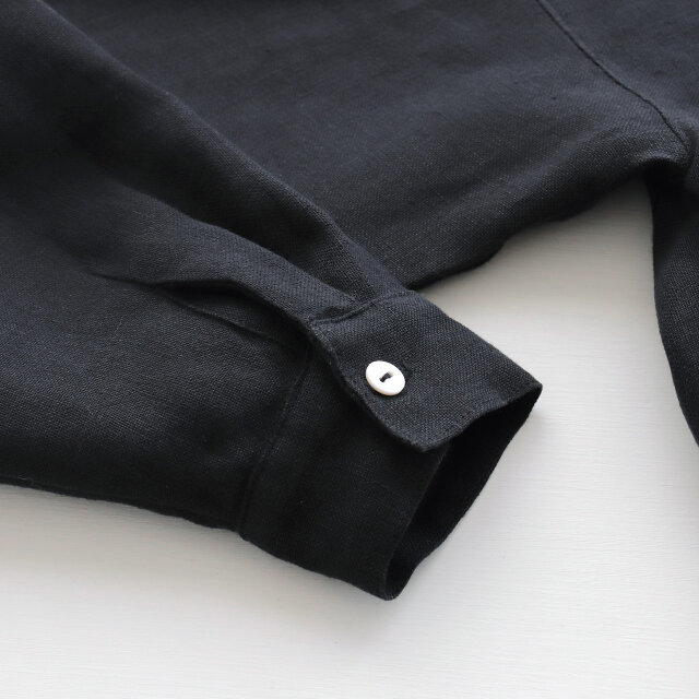 柔らかな リネン シャツブラウス （ネイビーブラック）TP18 | iichi 日々の暮らしを心地よくするハンドメイドやアンティークのマーケットプレイス