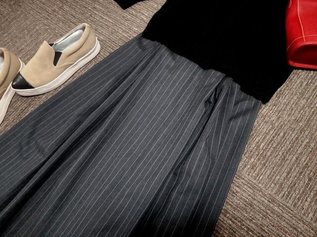 ★83㎝まで★紳士用ウール100%でハンサム・スカート★チャコール・グレーのピン・ストライプ★ | iichi 日々の暮らしを心地よくするハンドメイドやアンティークのマーケットプレイス