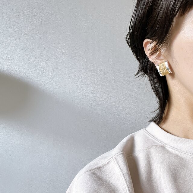YN33-【 Napier 】ネイピア・ヴィンテージイヤリング Silver Tone Gold Mesh Square | iichi 日々の暮らしを心地よくするハンドメイドやアンティークの ...
