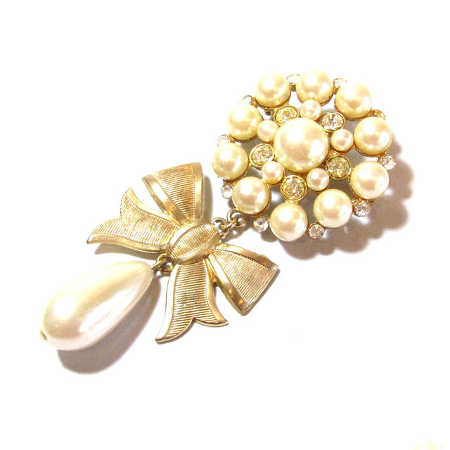 80s Vintage Fake Pearl × Ribbon Drop Flower Design Brooch | iichi 日々の暮らしを心地よくするハンドメイドやアンティークの ...