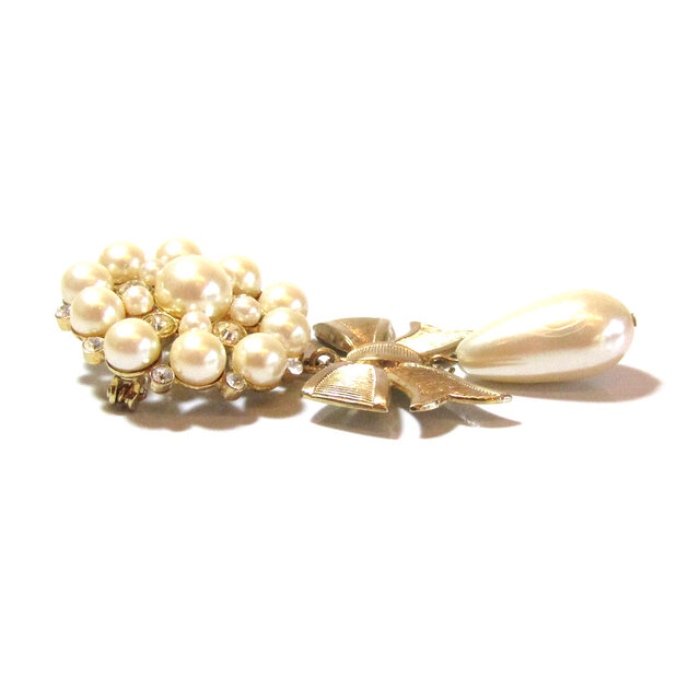 80s Vintage Fake Pearl × Ribbon Drop Flower Design Brooch | iichi 日々の暮らしを心地よくするハンドメイドやアンティークの ...